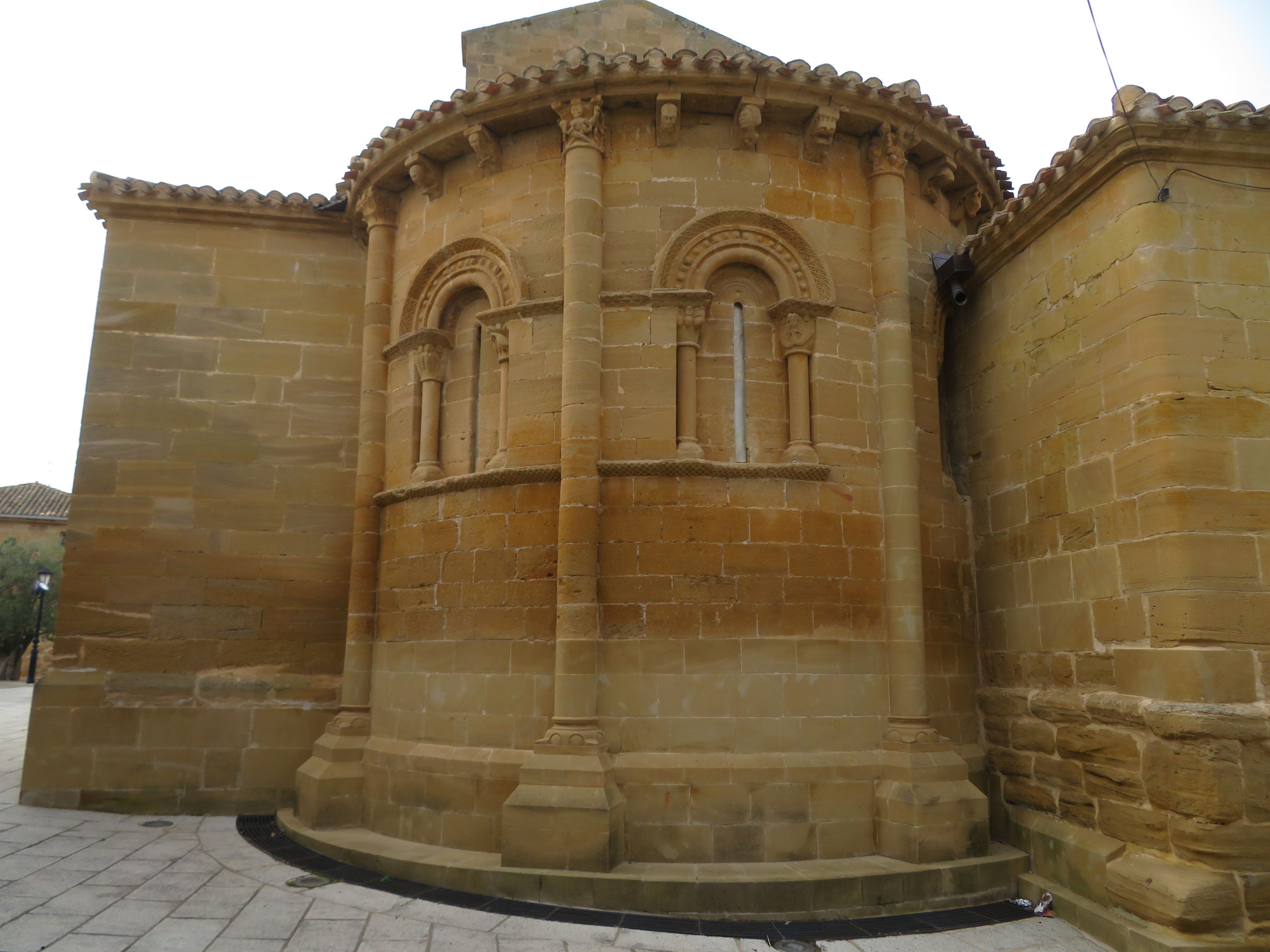 Mendikat → Bendigurnia (595 m) → Tirgo. El Salvador. Ábside semicircular